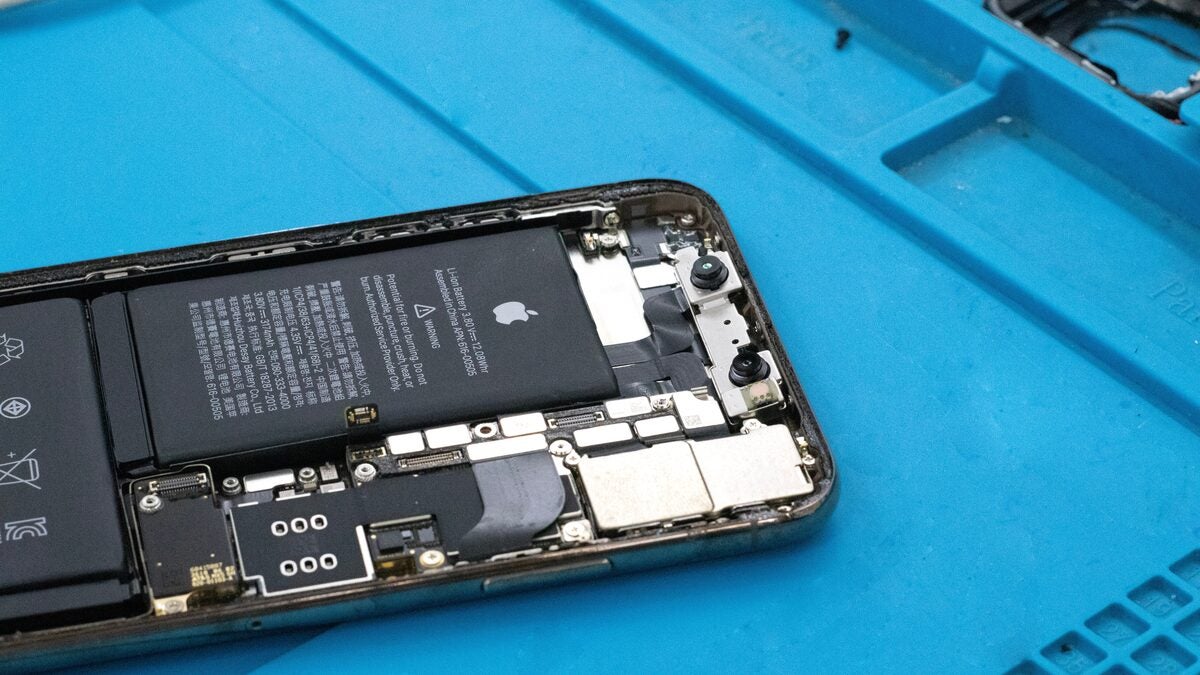 iPhone Battery Replacement Cost in Canada: Expert Guide - RedFlagDeals.com